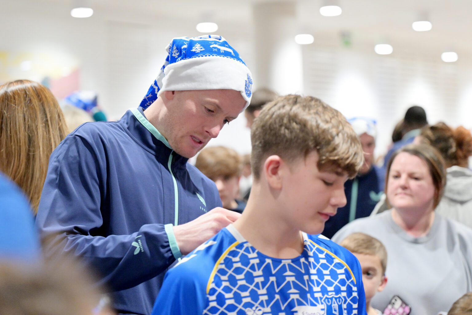 Everton bring festive magic to Alder Hey! - Alder Hey Children's ...