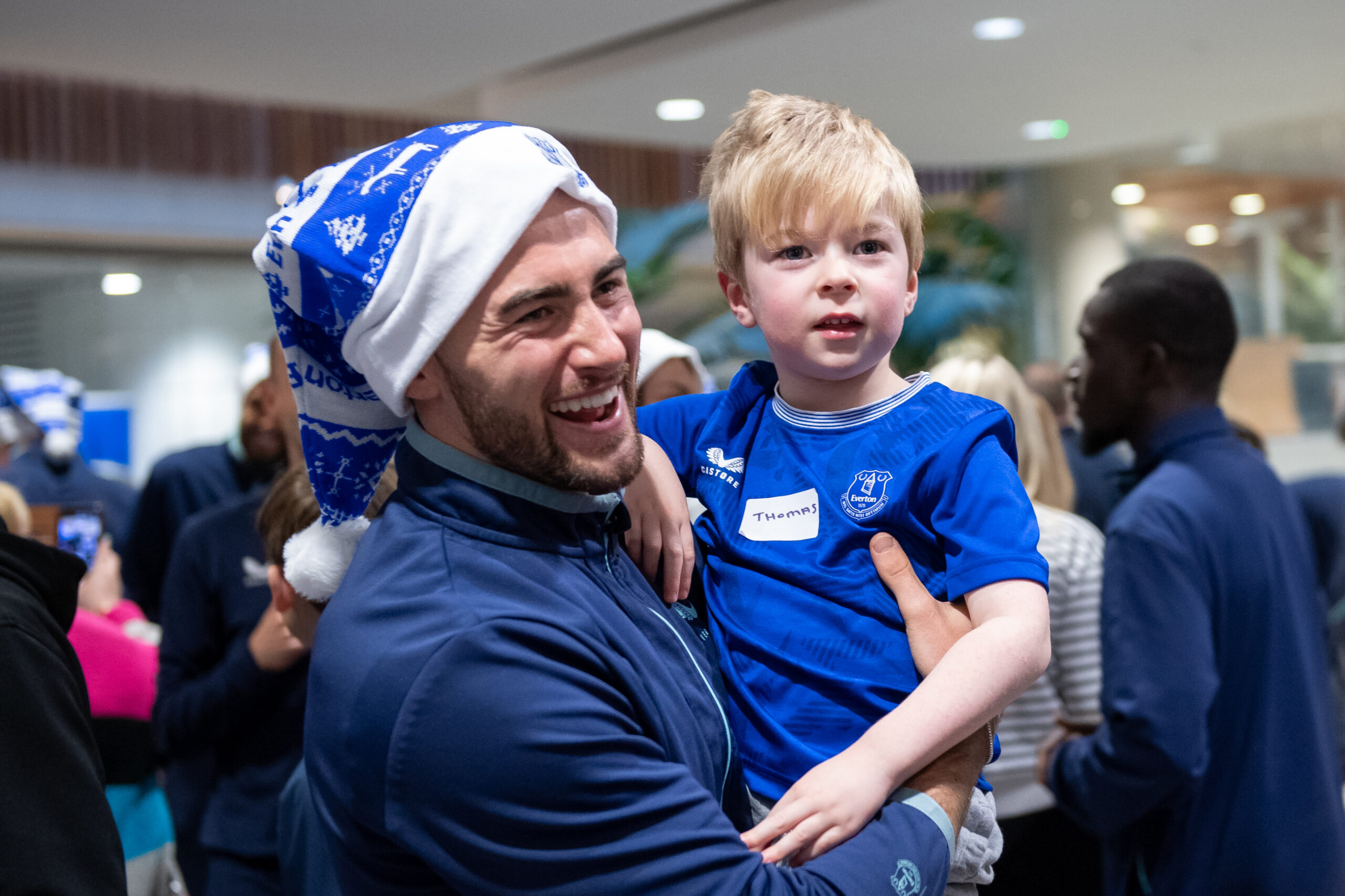 Everton bring festive magic to Alder Hey! - Alder Hey Children's ...